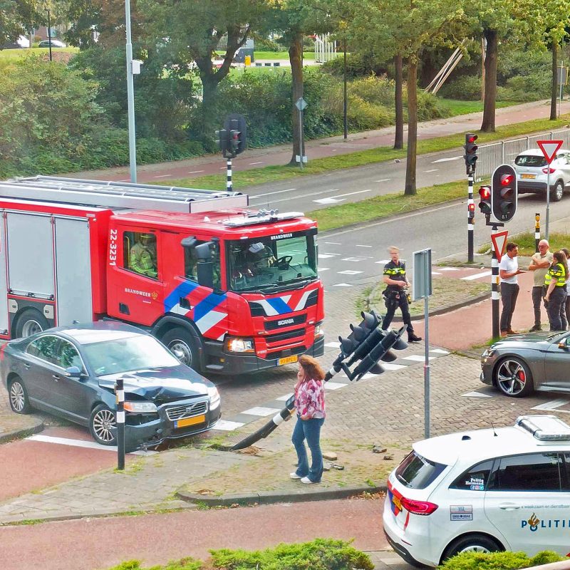 De weblog van Helmond » Verkeerslicht geramd in Helmond Noord De weblog van Helmond » Verkeerslicht geramd in Helmond Noord